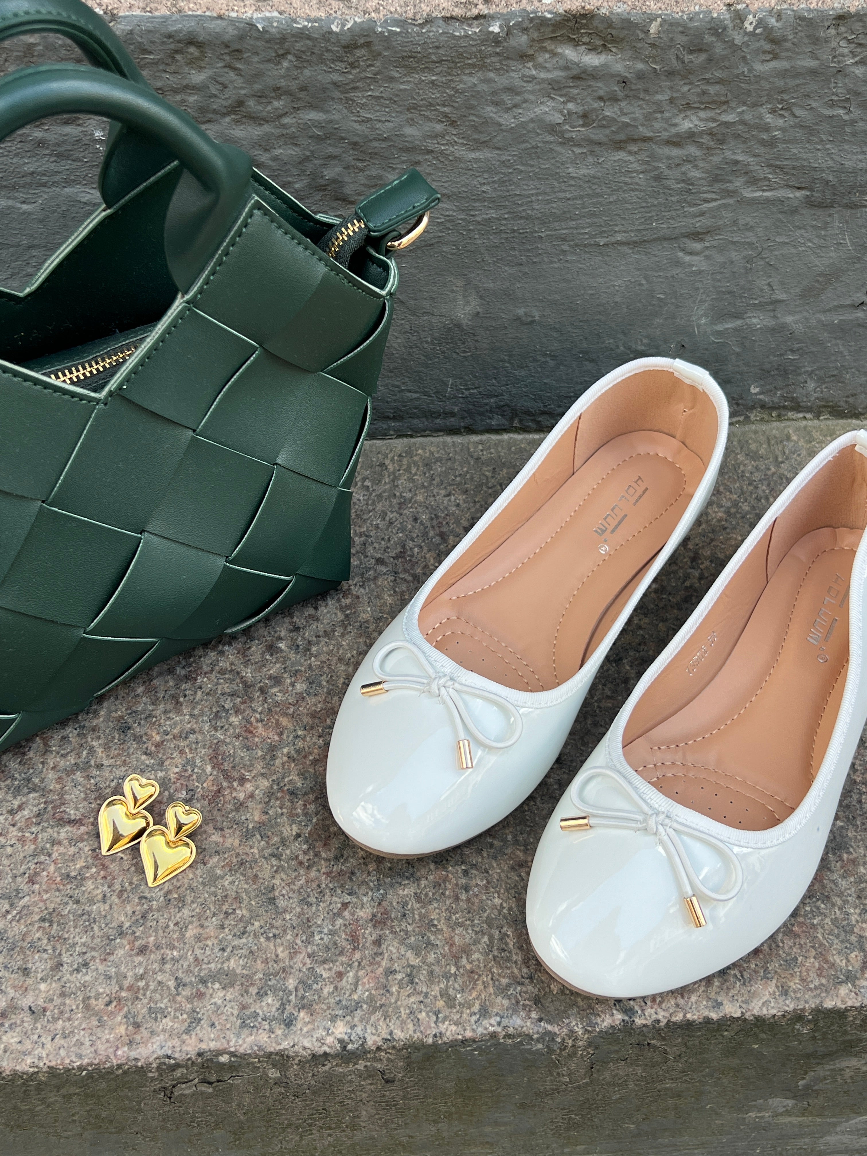 Preloved Sarah Shiny Ballerina - White