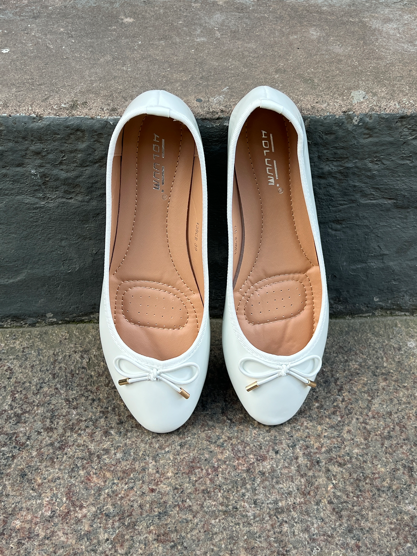 Preloved Sarah Shiny Ballerina - White